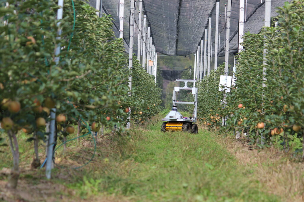 Robot test drives at LIDO » LIDO - Versuchszentrum Laimburg
